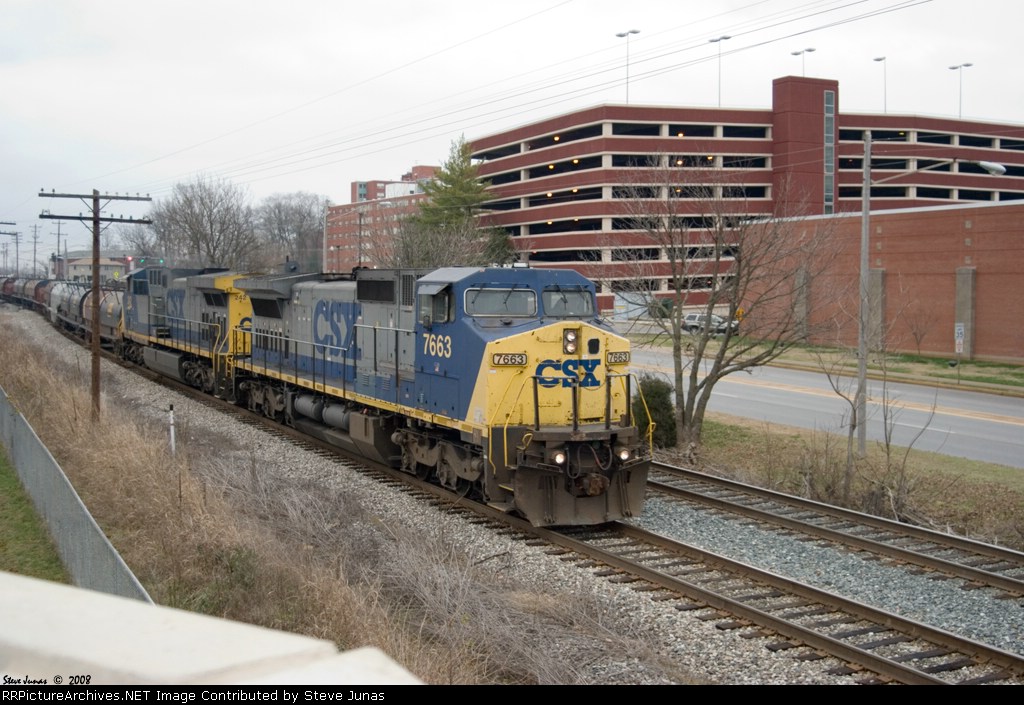 CSX 7663,242 Q525